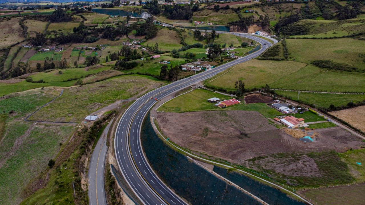 Entraron en funcionamiento primeros 16 km de la doble calzada Rumichaca ...