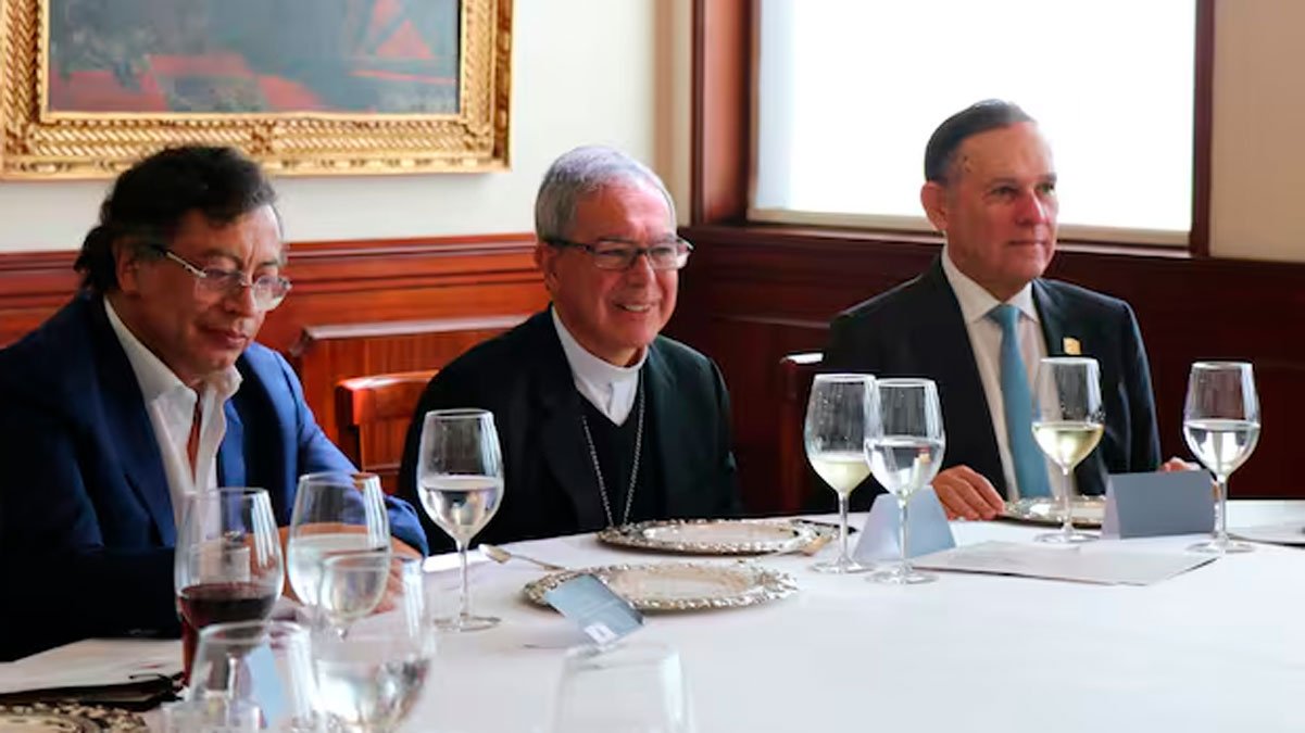 Doce representantes del Estado colombiano firman compromiso por la paz ...